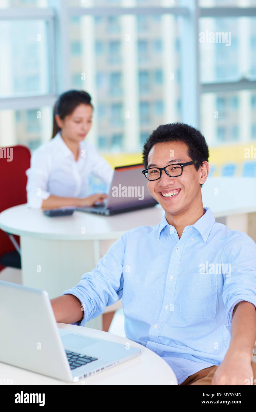 Asian chinese female business manager hi-res stock photography and ...