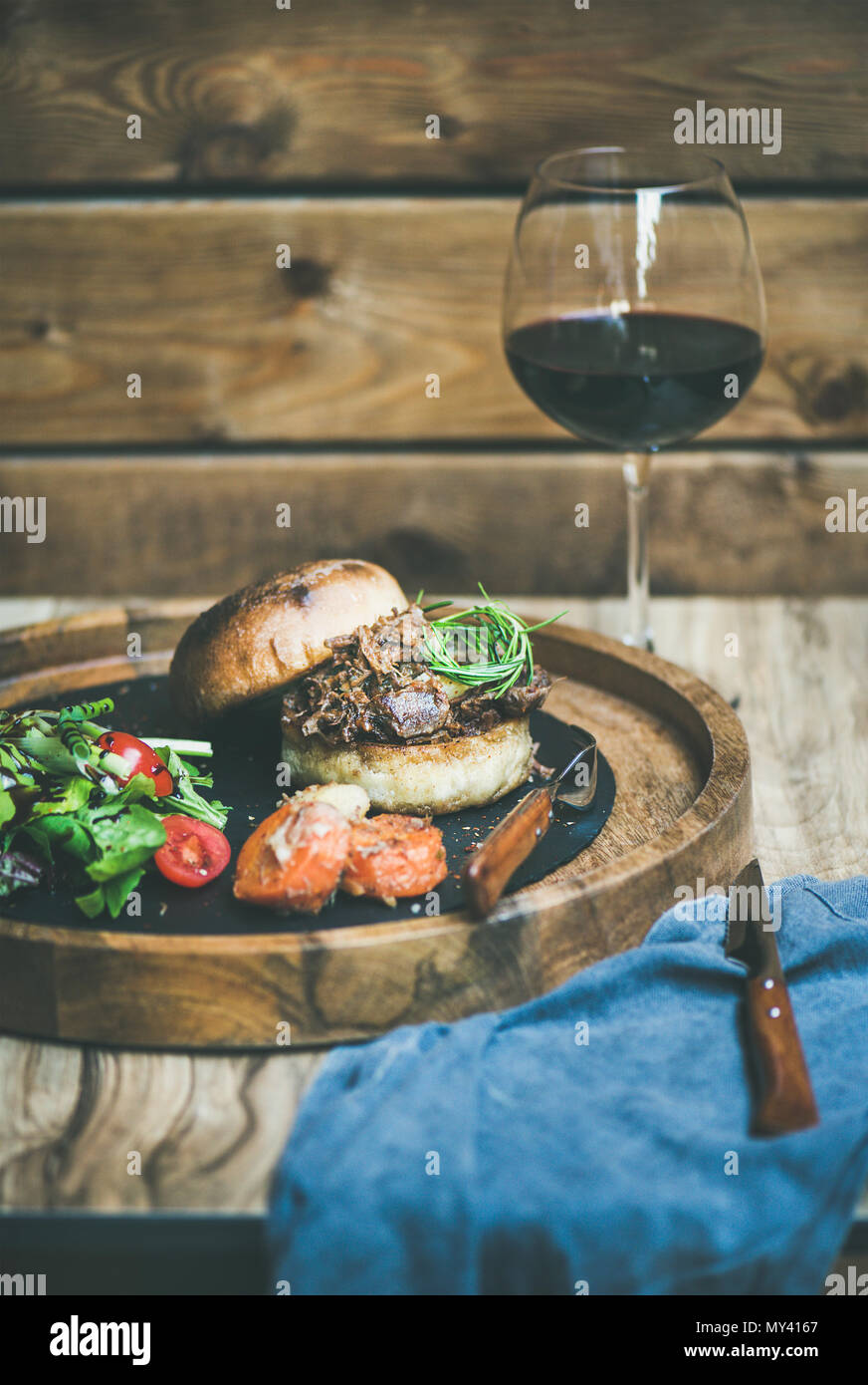 homemade pulled pork burger with coleslaw and bbq sauce Stock Photo - Alamy