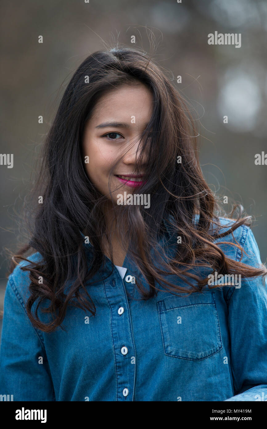 Pretty chinese woman hi-res stock photography and images - Alamy