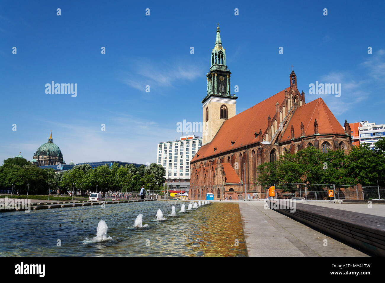 St marienkirche and alexanderplatz hi-res stock photography and images ...