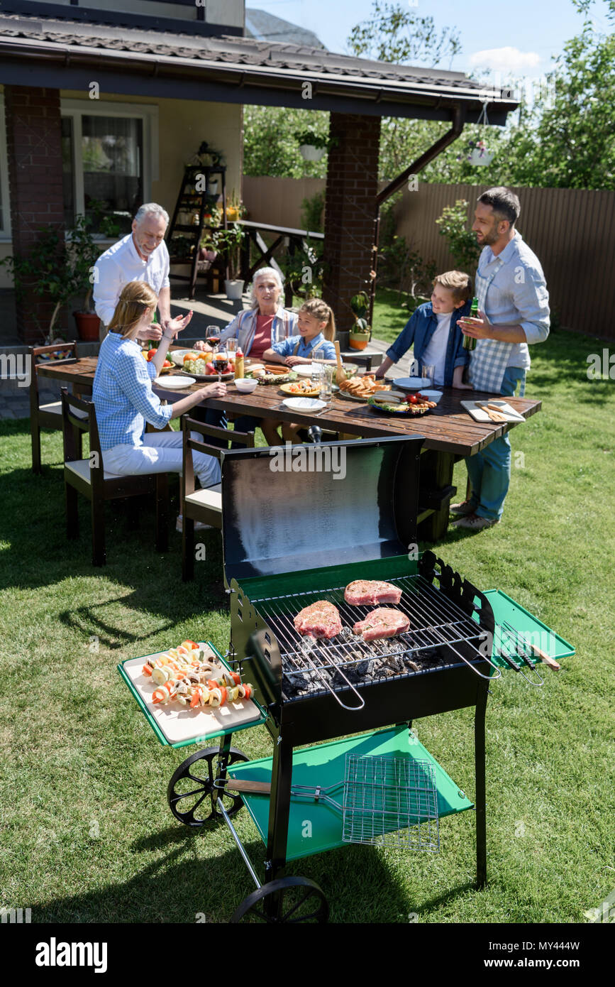 Three generations table hi-res stock photography and images - Alamy