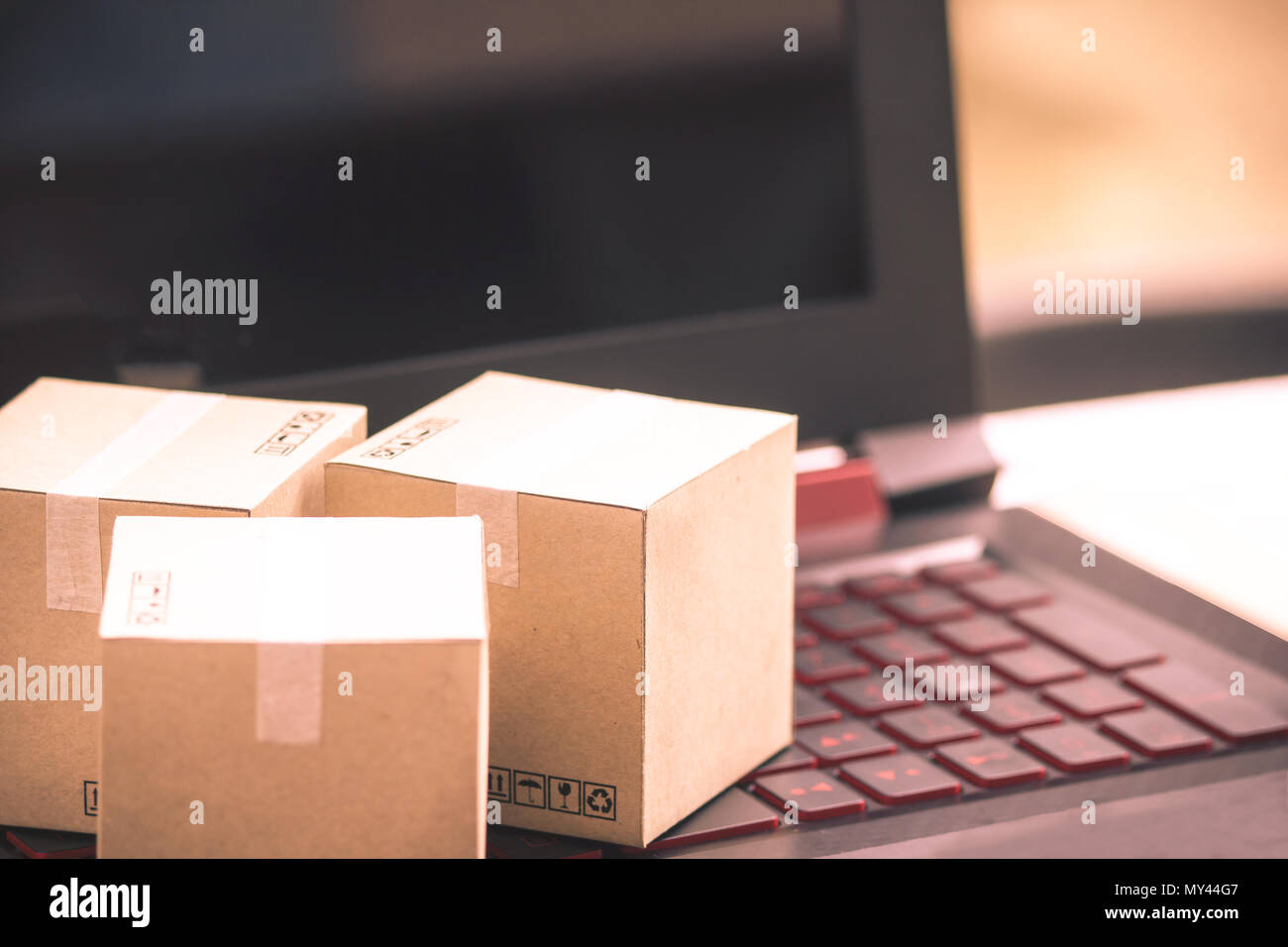 E commerce delivery hi-res stock photography and images - Alamy