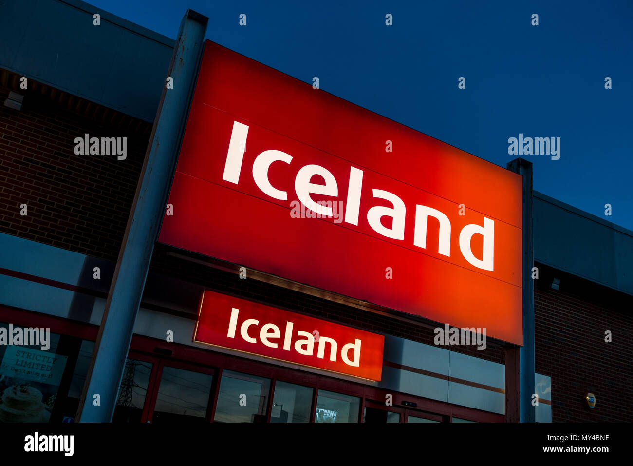 Iceland store hi-res stock photography and images - Alamy