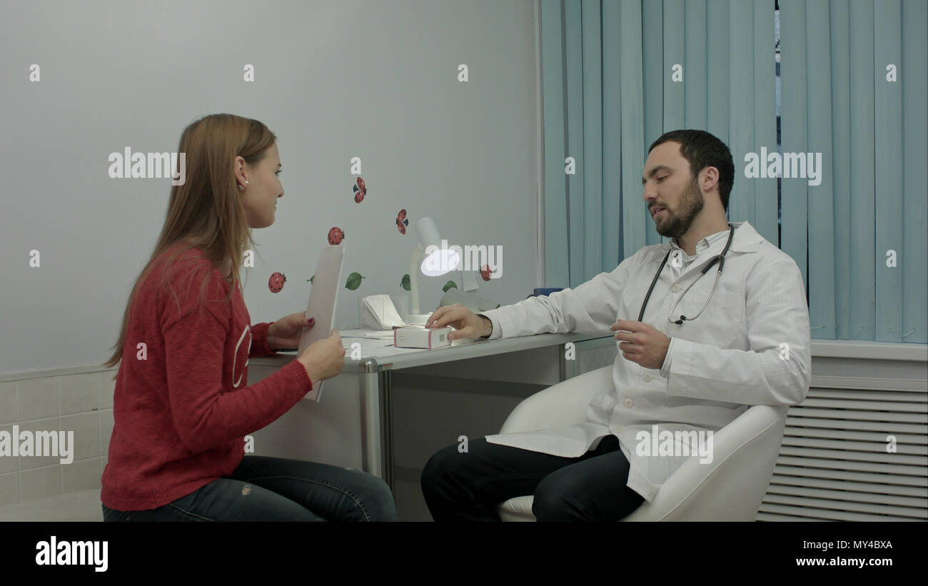 Pharmaceutical sales representative hi-res stock photography and images ...