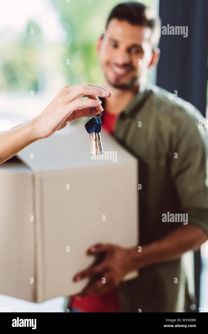 Hand holding keys hi-res stock photography and images - Alamy