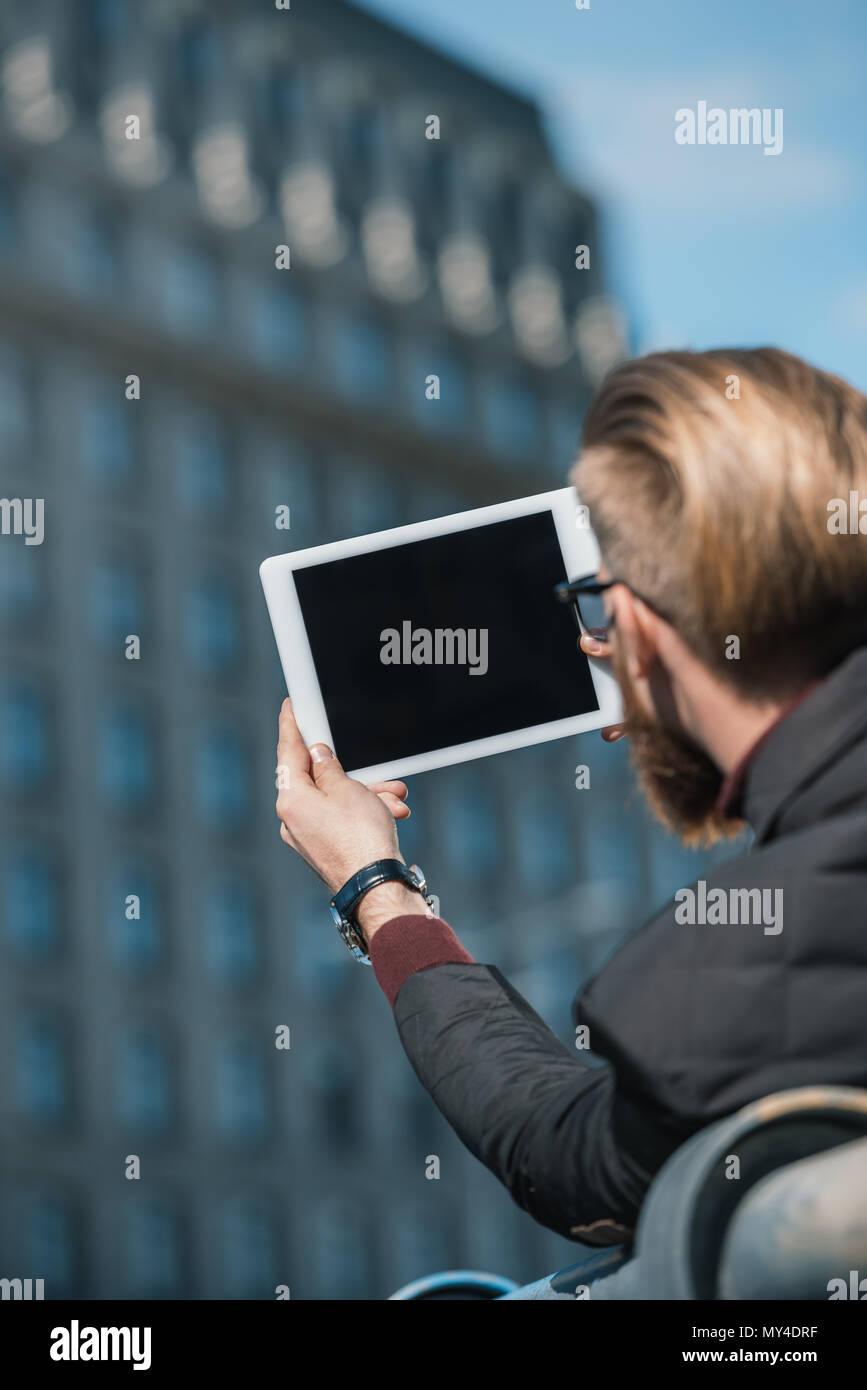 Man taking photo with tablet hi-res stock photography and images - Alamy