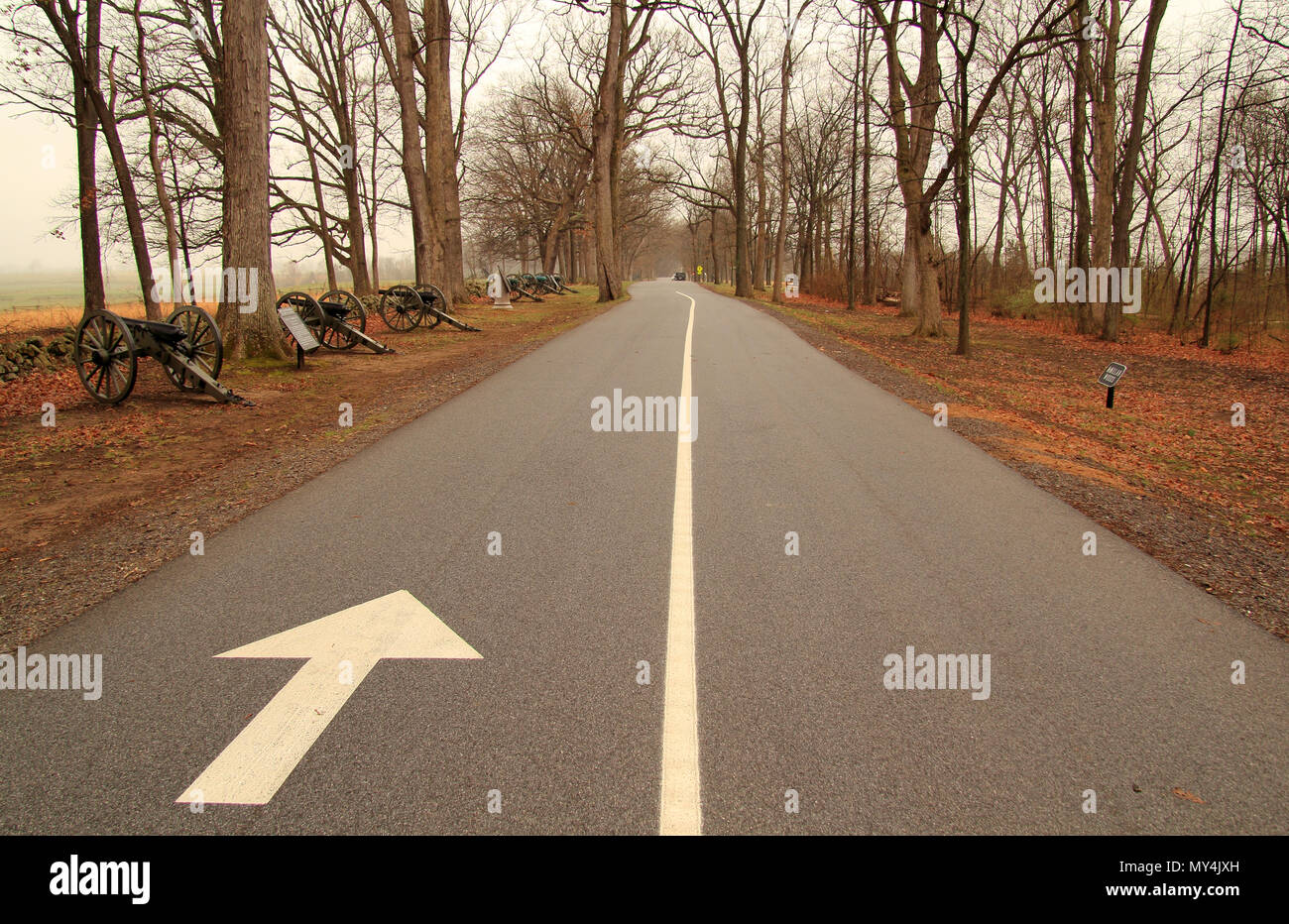 Artillery on Seminary Ridge in Gettysburg National Military Park marks ...