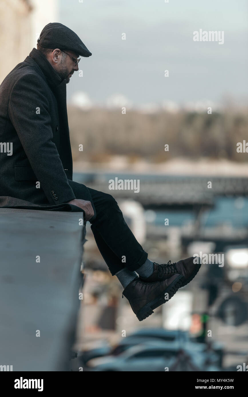 Lonely middle aged man hi-res stock photography and images - Alamy