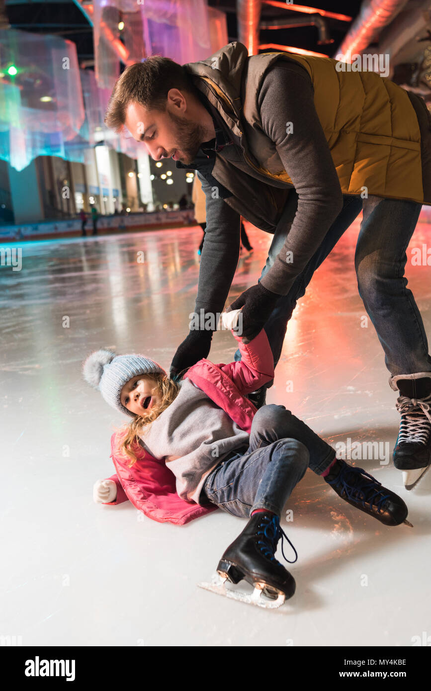 Little girl on the ice rink hi-res stock photography and images - Alamy