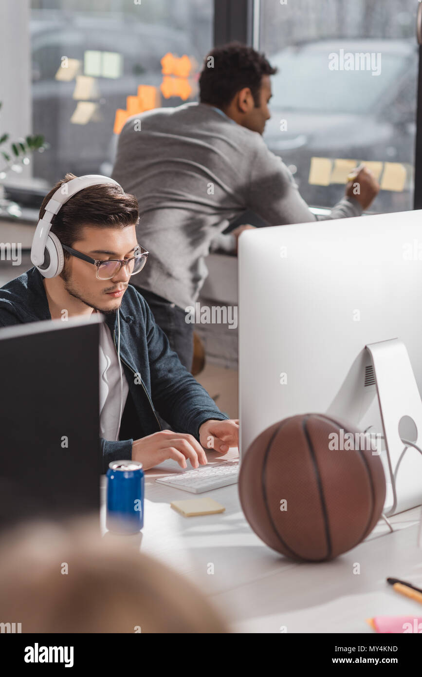 Work in modern office hi-res stock photography and images - Alamy
