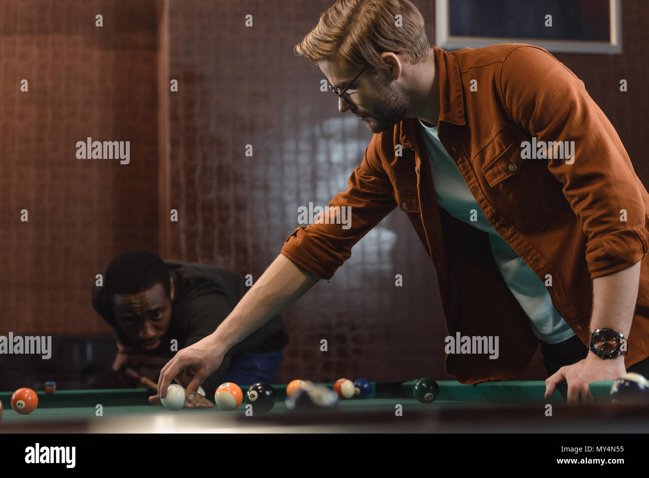 Men playing pool in bar hi-res stock photography and images - Alamy
