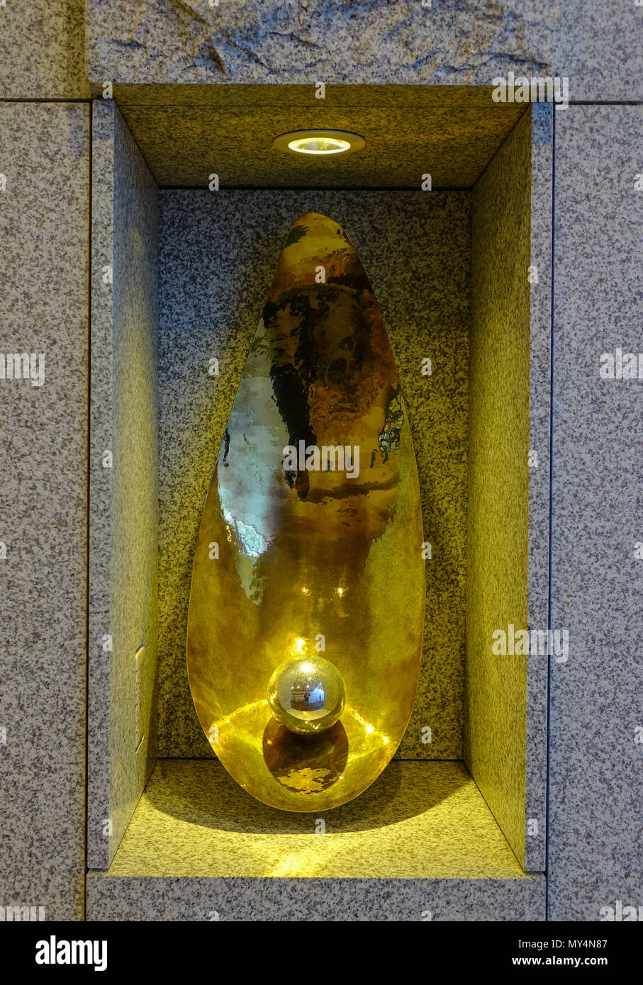 A beautiful pearl on display in luxury shopping mall Stock Photo - Alamy