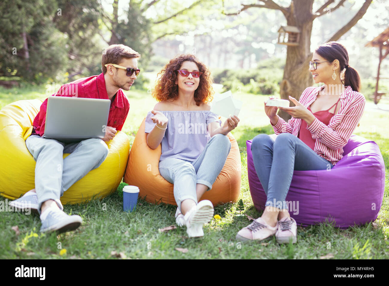 Cheerful team hi-res stock photography and images - Alamy