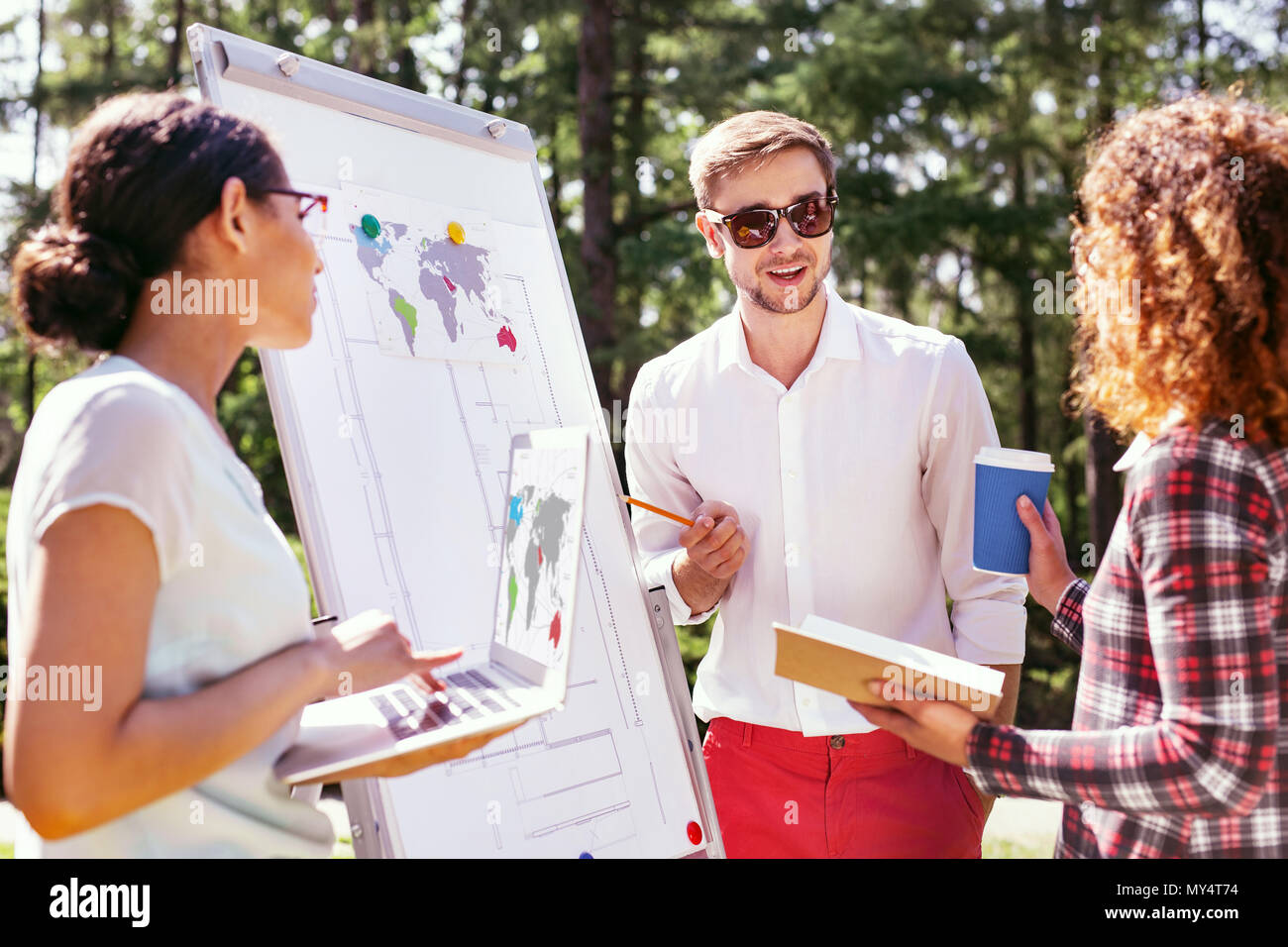 Students collaboration hi-res stock photography and images - Alamy