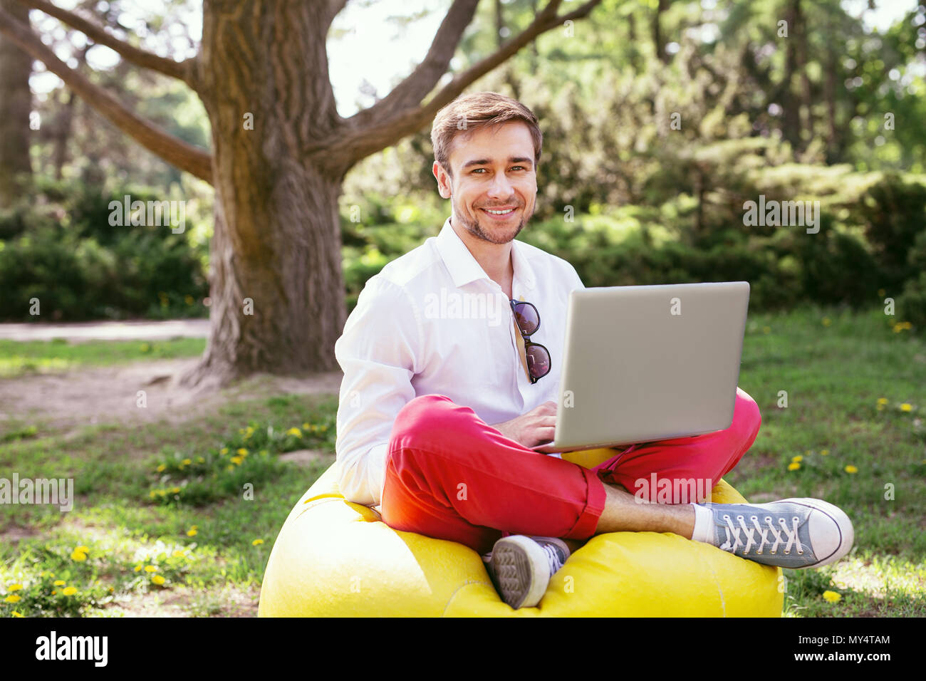 Working in open air hi-res stock photography and images - Alamy