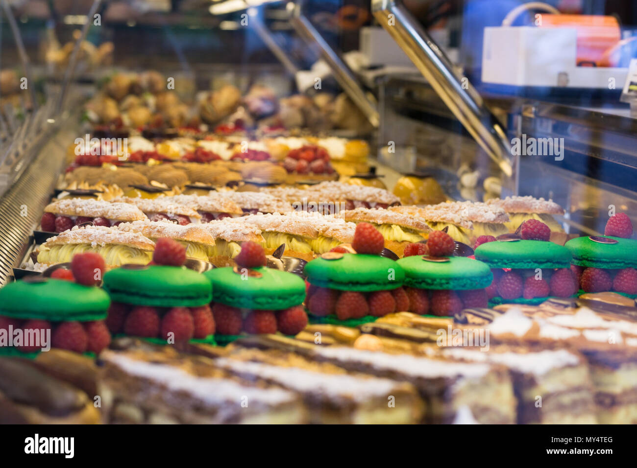 Patisserie paris hi-res stock photography and images - Alamy