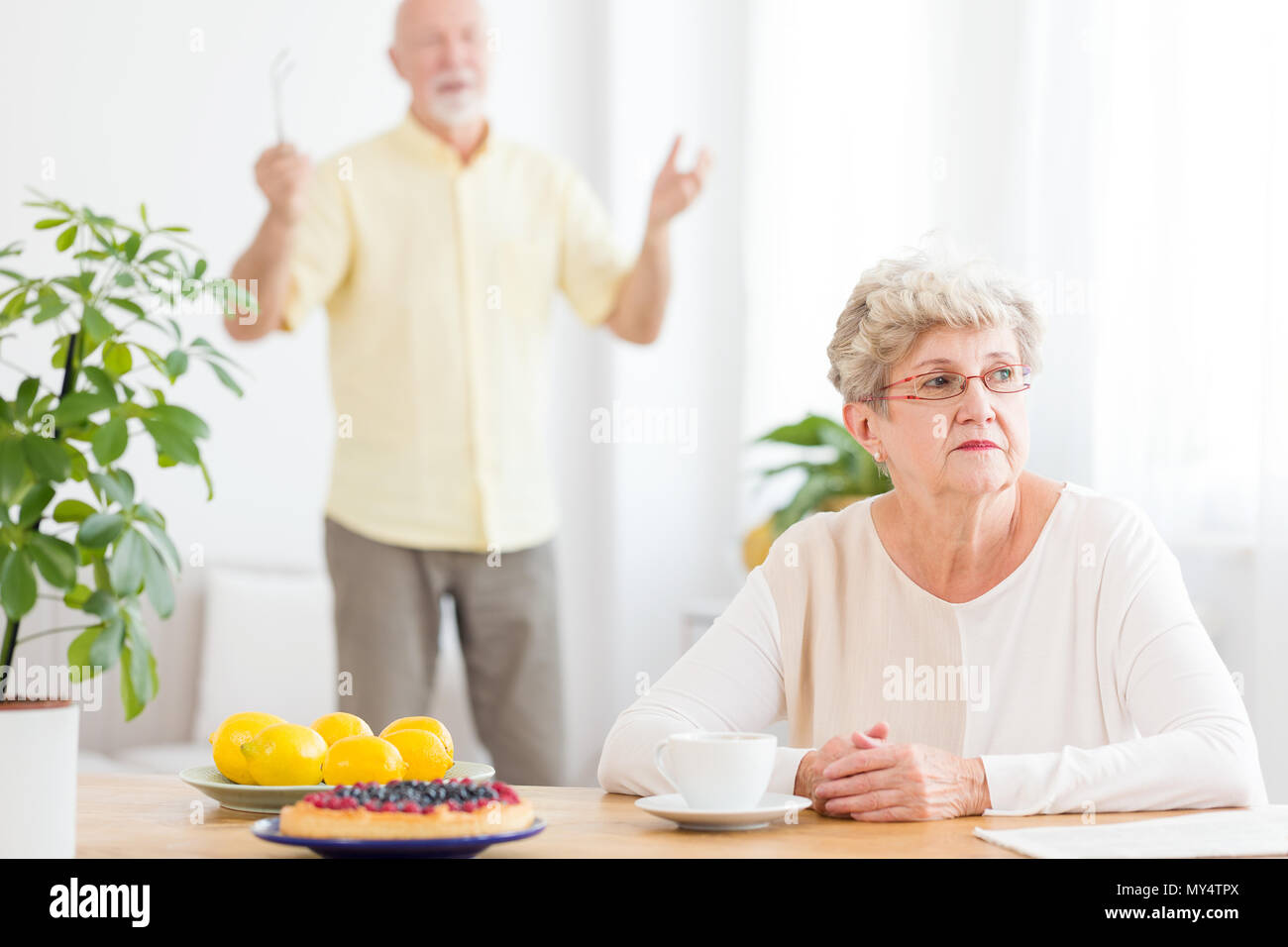 Old couple arguing hi-res stock photography and images - Alamy