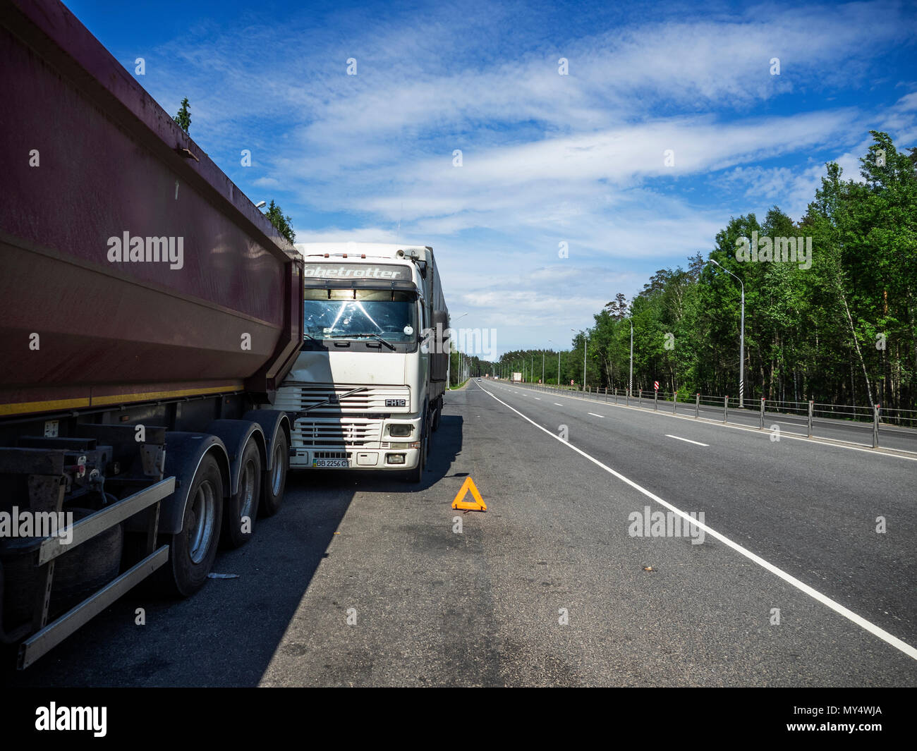 Semi truck wheel damage hi-res stock photography and images - Alamy