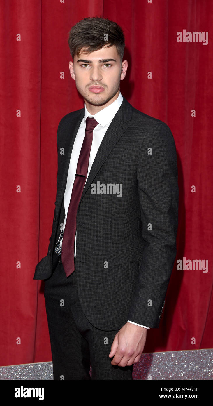 Owen warner hollyoaks hi-res stock photography and images - Alamy
