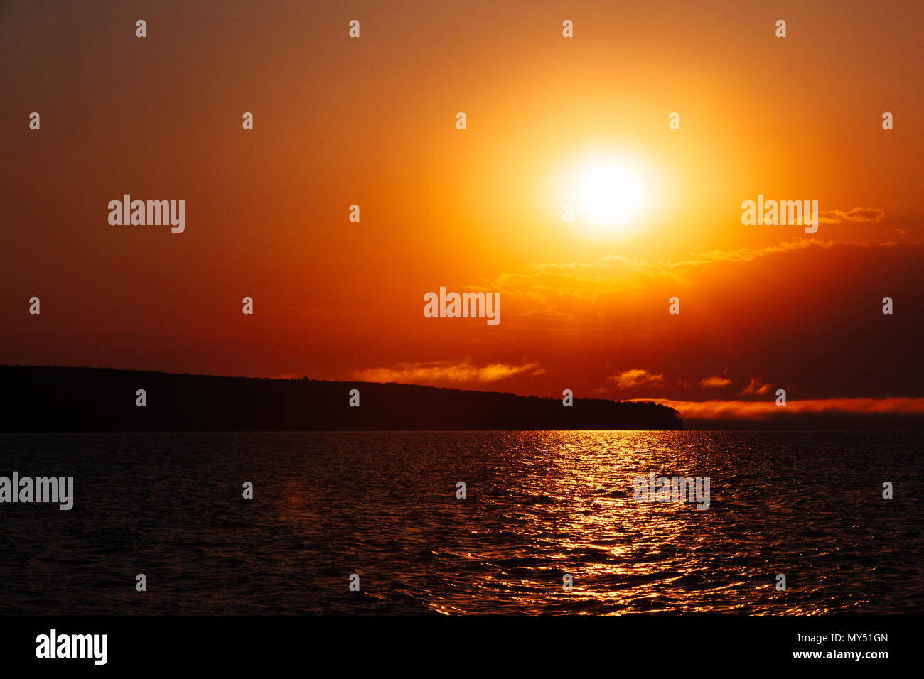 Lakeshore with tree and sun hi-res stock photography and images - Alamy