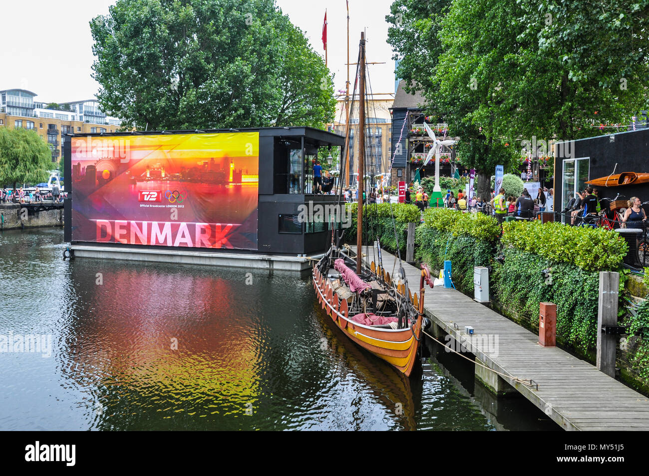 Viking longboat uk hi-res stock photography and images - Alamy