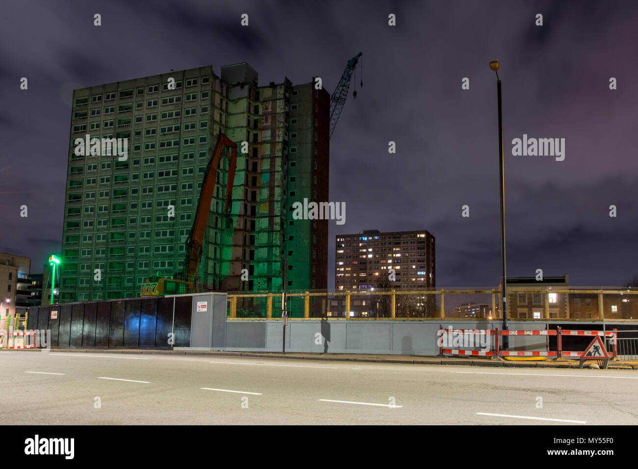 Demolition of tower block hi-res stock photography and images - Alamy