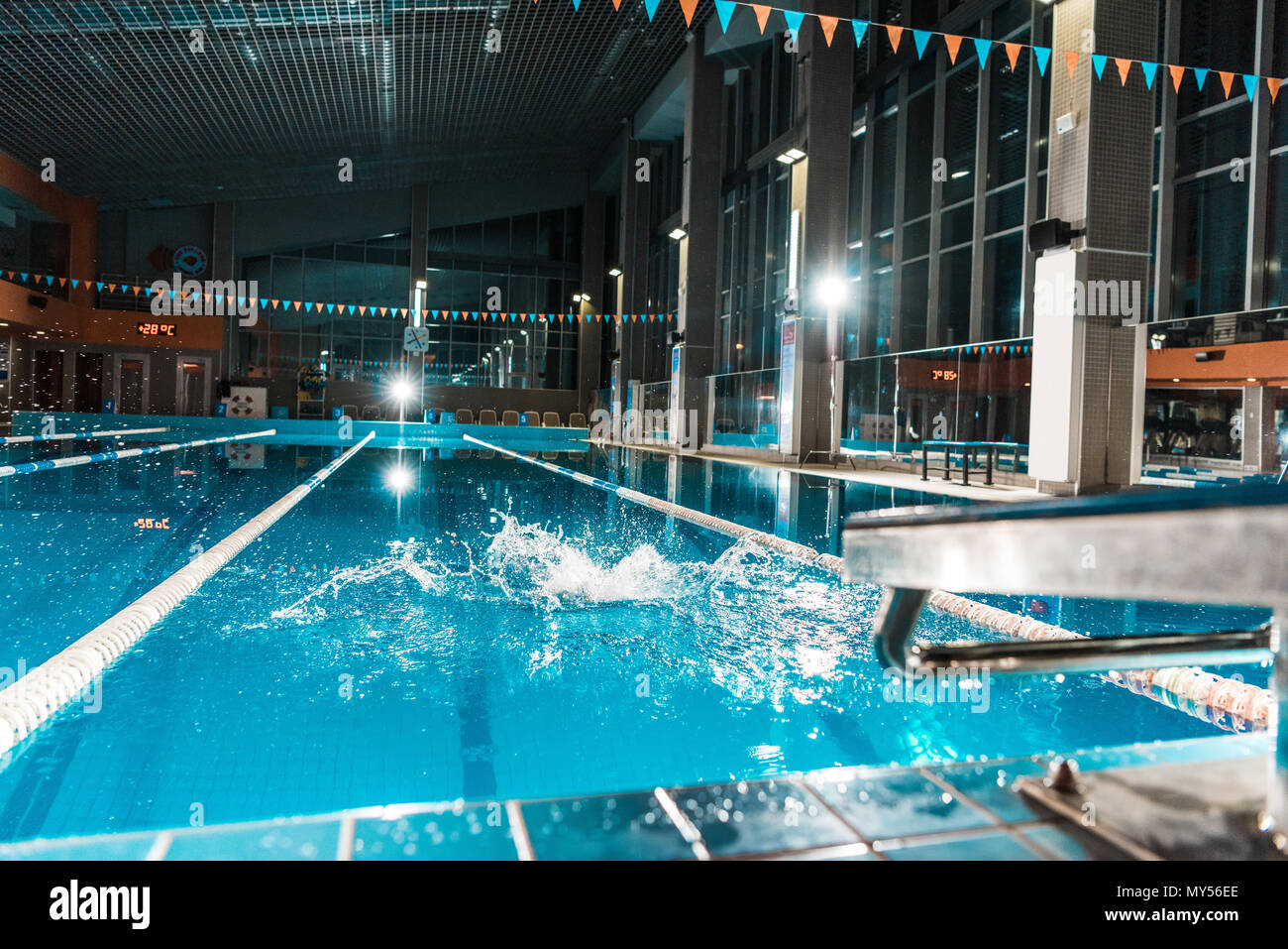 Big pool splash hi-res stock photography and images - Alamy