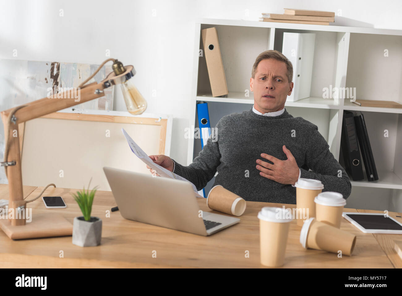 Heart attack office hi-res stock photography and images - Alamy