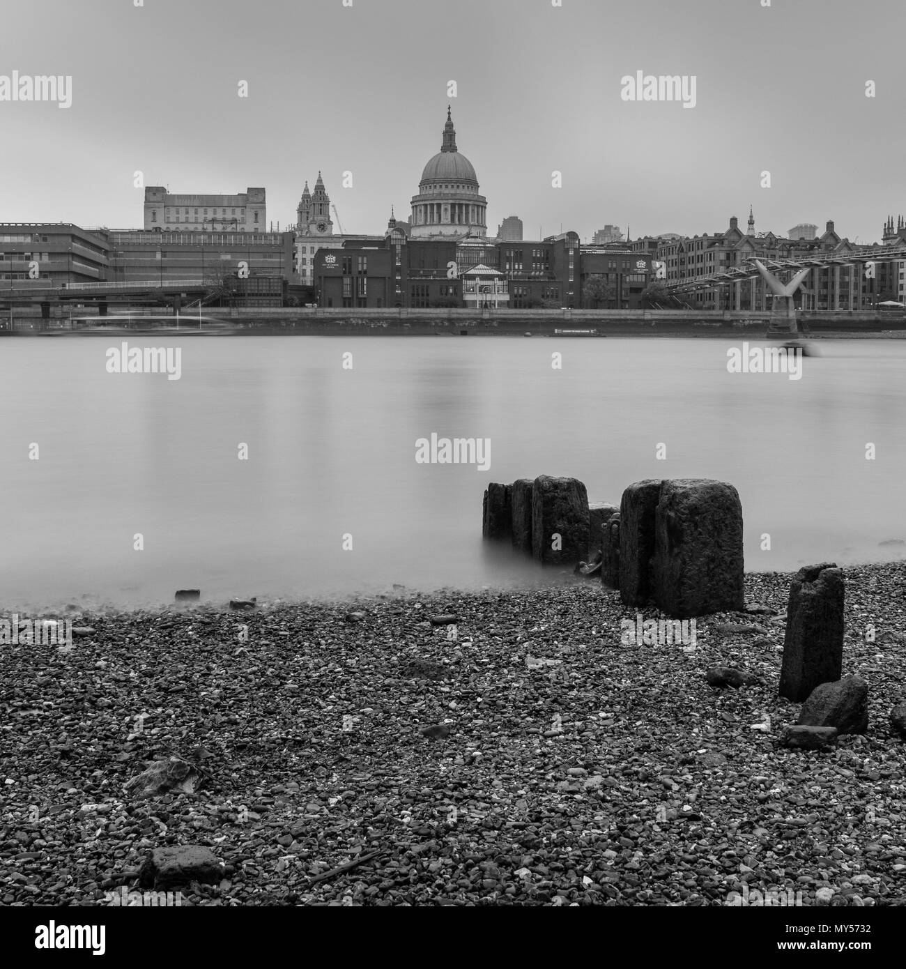 Air pollution city london Black and White Stock Photos & Images - Alamy