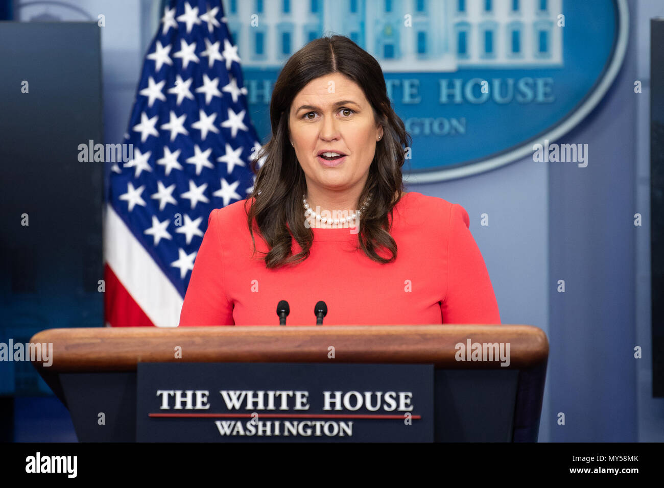 Sarah sanders hi-res stock photography and images - Alamy
