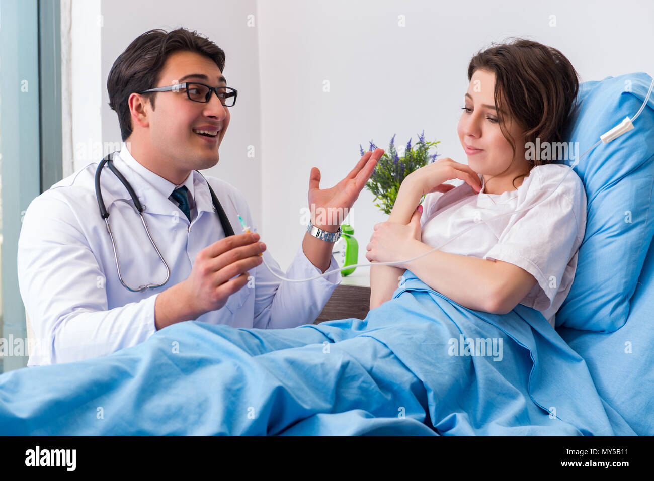 Doctor visiting patient in hospital room Stock Photo - Alamy