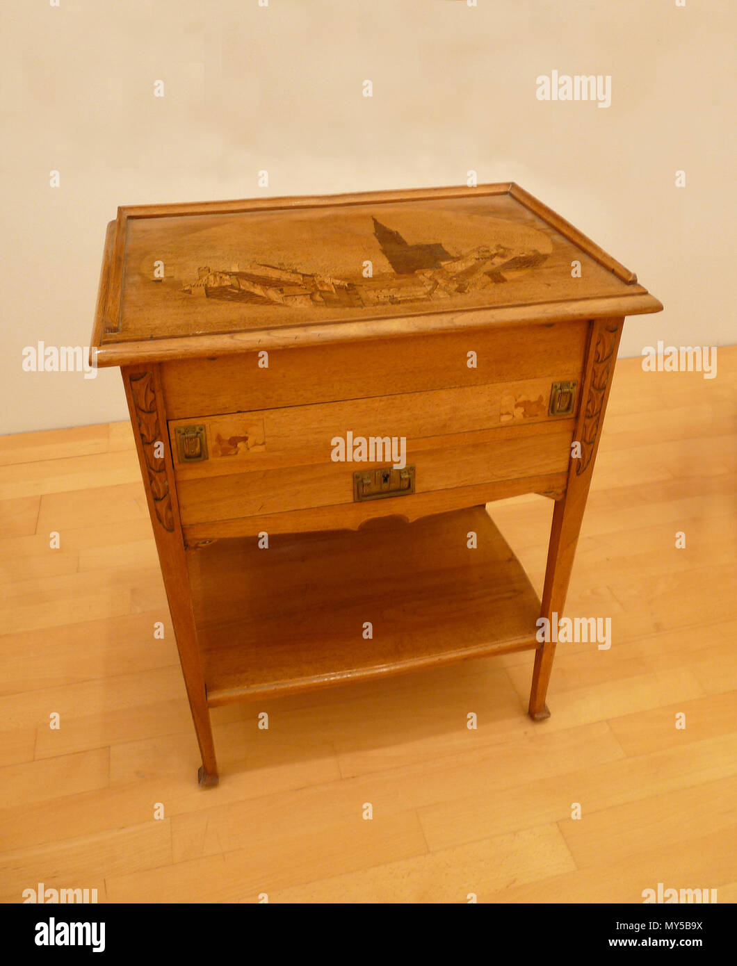 . Français : Table travailleuse de Charles Spindler, Bois massif et ...