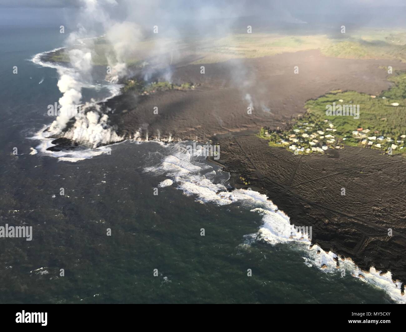 Lava flows into Kapoho Bay destroying forest and homes in the ...