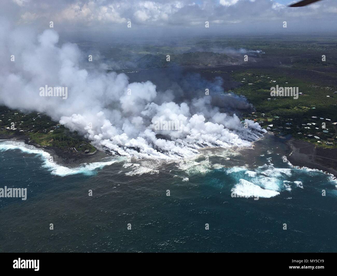 Lava flows into Kapoho Bay destroying forest and homes in the ...