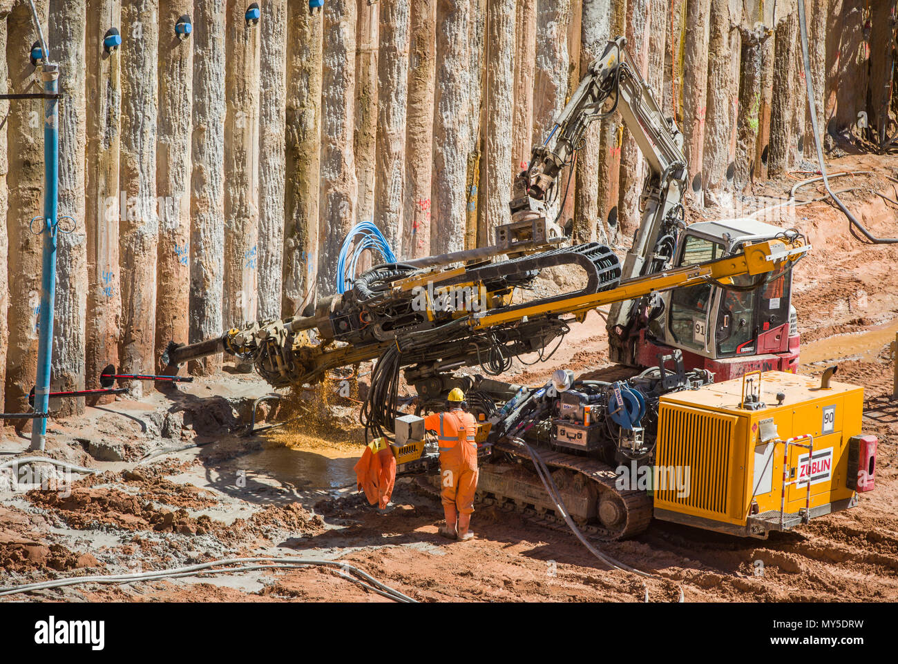 07 May 2018, Germany, Darmstadt: Construction workers using a ...