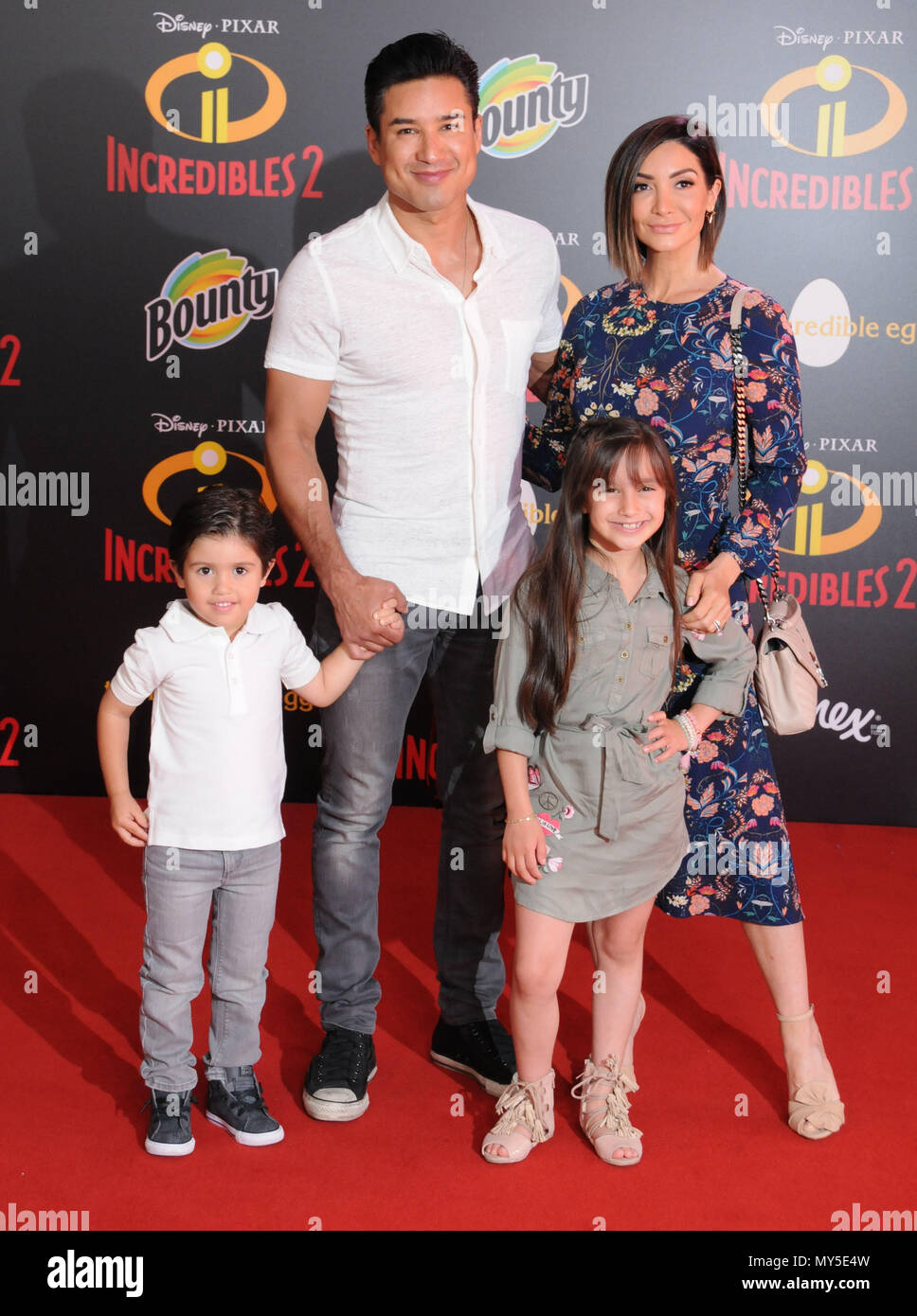 Mario lopez and daughter hi-res stock photography and images - Alamy