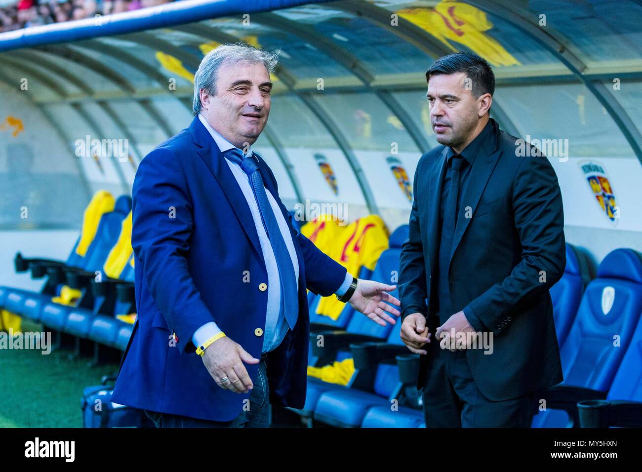 Friendly match from left to right hi-res stock photography and images ...