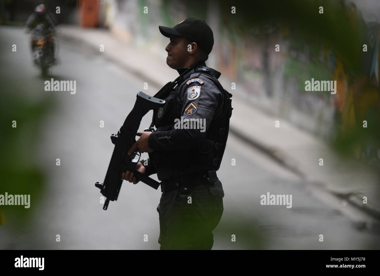 05 June 2018, Brazil, Rio De Janeiro: A police officer keeps watch ...