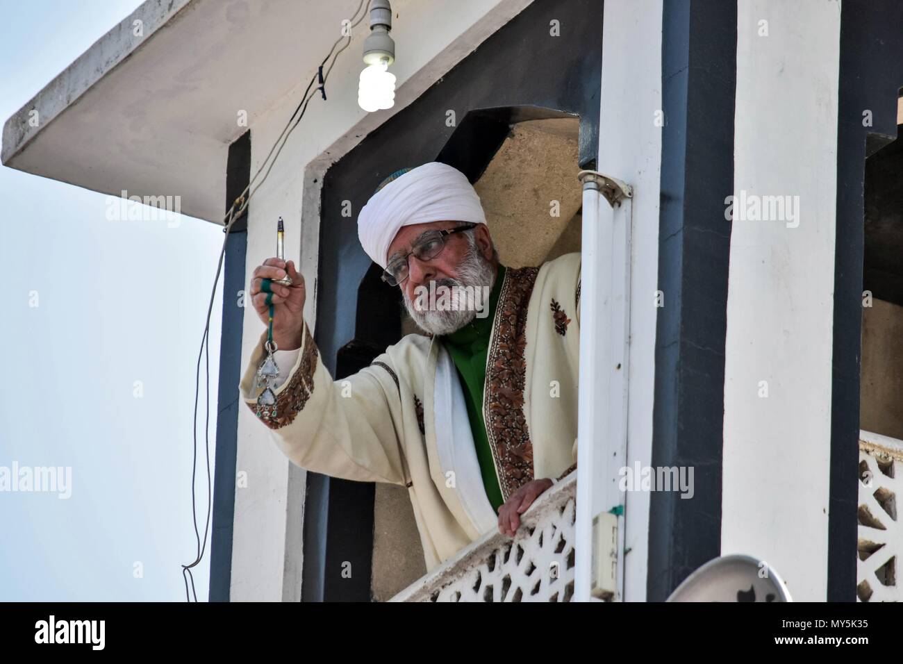 India muslim priest hi-res stock photography and images - Alamy