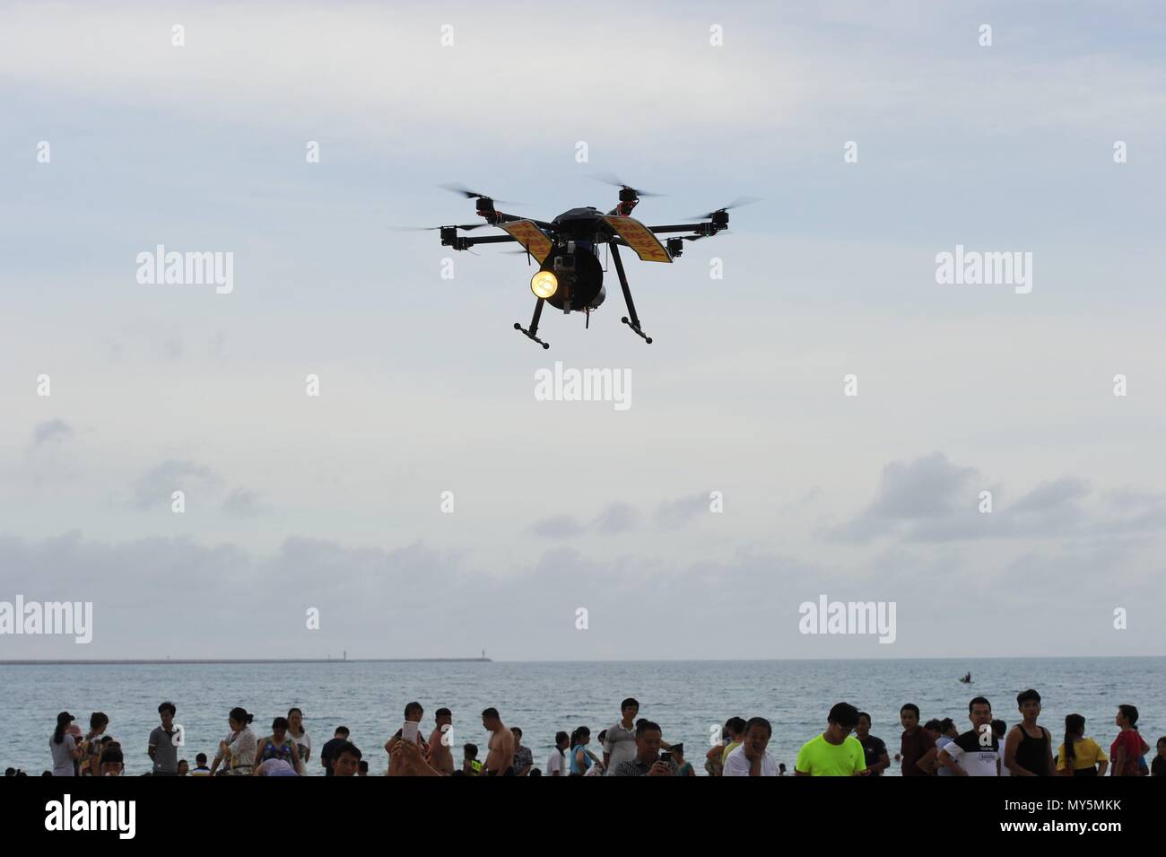 (180606) -- BEIJING, June 6, 2018 (Xinhua) -- A rescue drone capable of ...