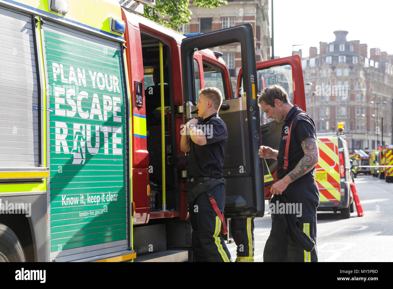 Fire engines responding to incident hi-res stock photography and images ...