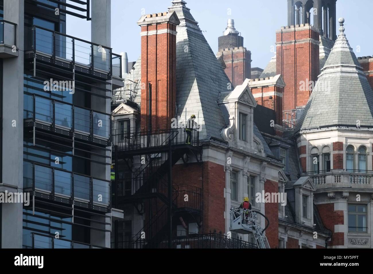 London,UK. 6TH June 2018. London Fire Brigade attend to a fire in the ...