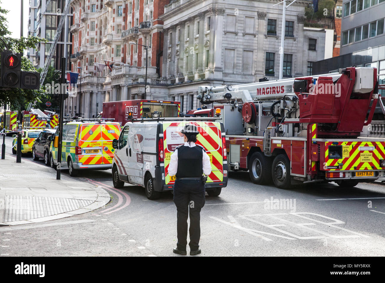 London, UK. 6th June, 2018. Emergency vehicles respond to a fire at the ...