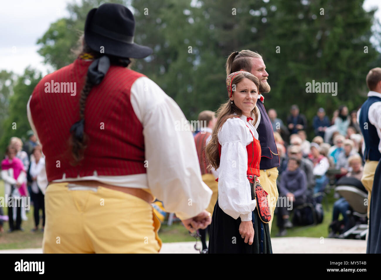 Swedish folk dance hi-res stock photography and images - Alamy