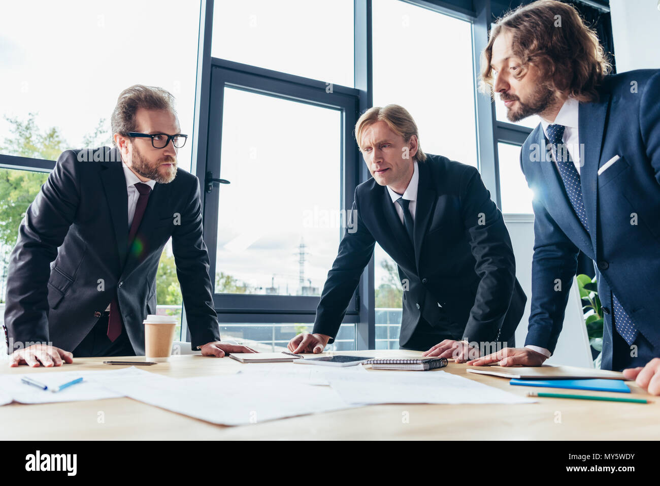 Serious businessmen hi-res stock photography and images - Alamy