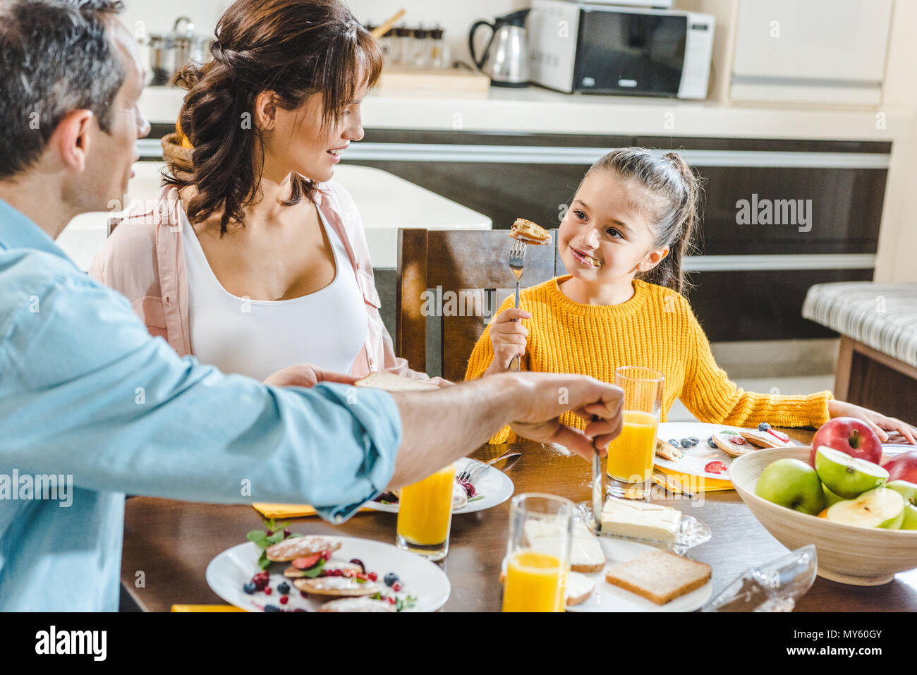 Happy family eating fruits hi-res stock photography and images - Alamy