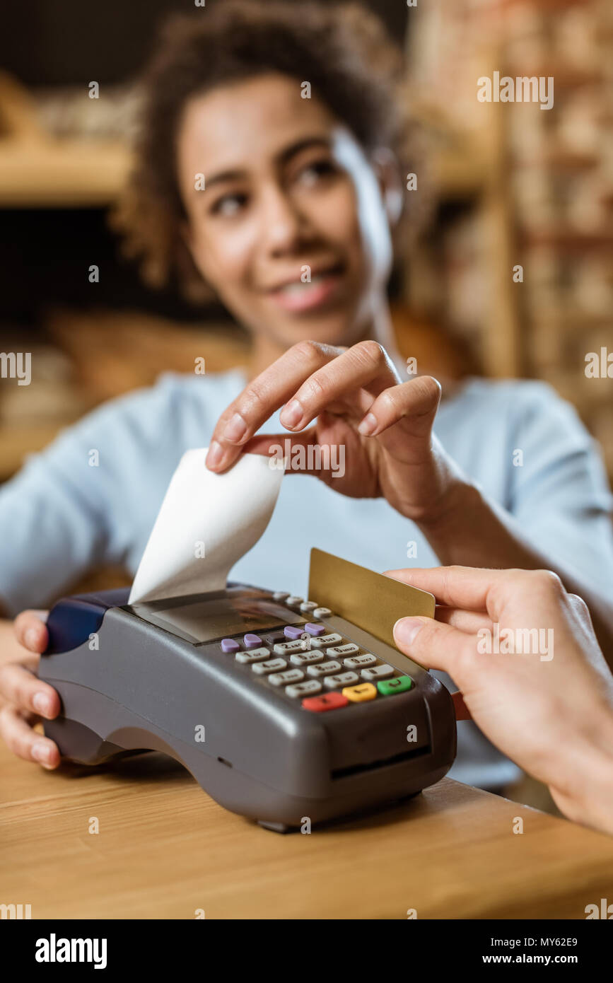 Pos counter cashier hi-res stock photography and images - Alamy