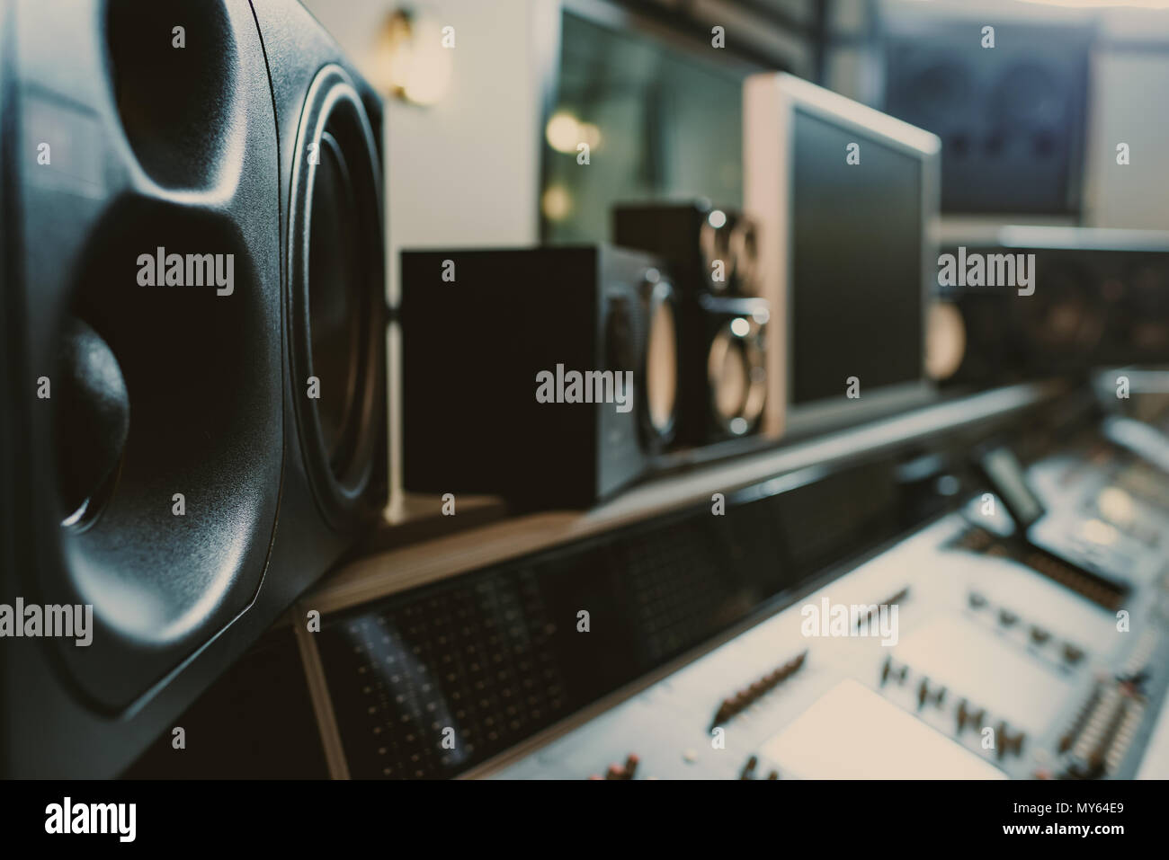 Sound monitors hi-res stock photography and images - Alamy
