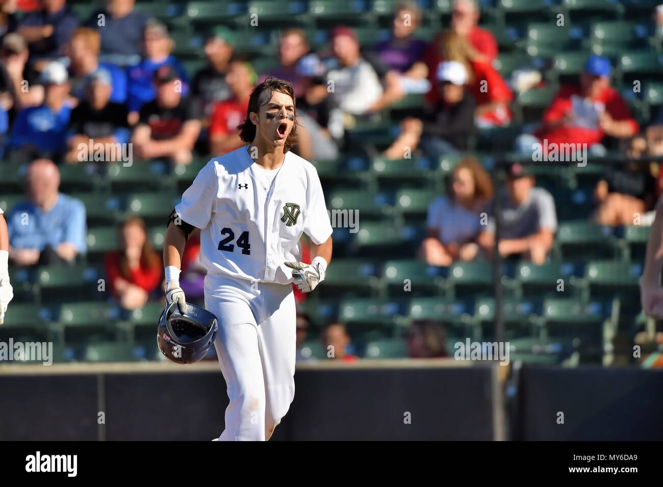 Crossing home plate baseball hi-res stock photography and images - Alamy