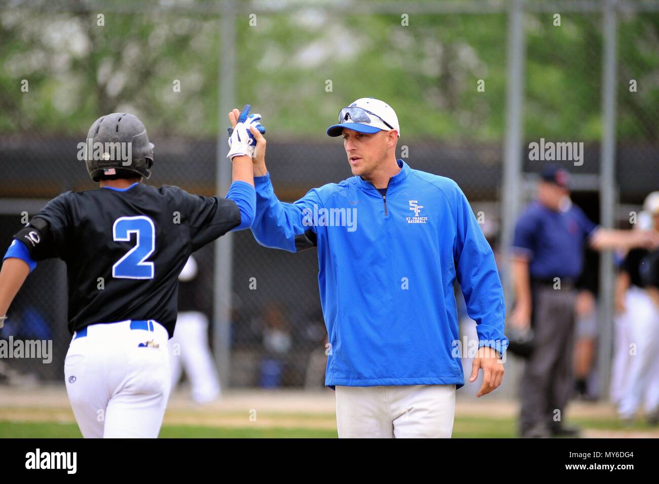 Coach youth team high five hi-res stock photography and images - Alamy